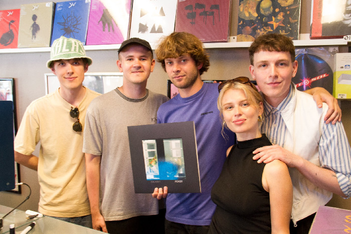 Kalaset udgave deres nye album "Poker" hos RecordPusher i Odense ...